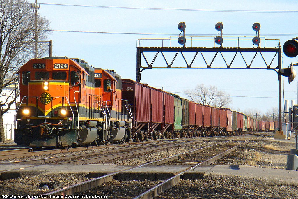 BNSF 2124 westbound